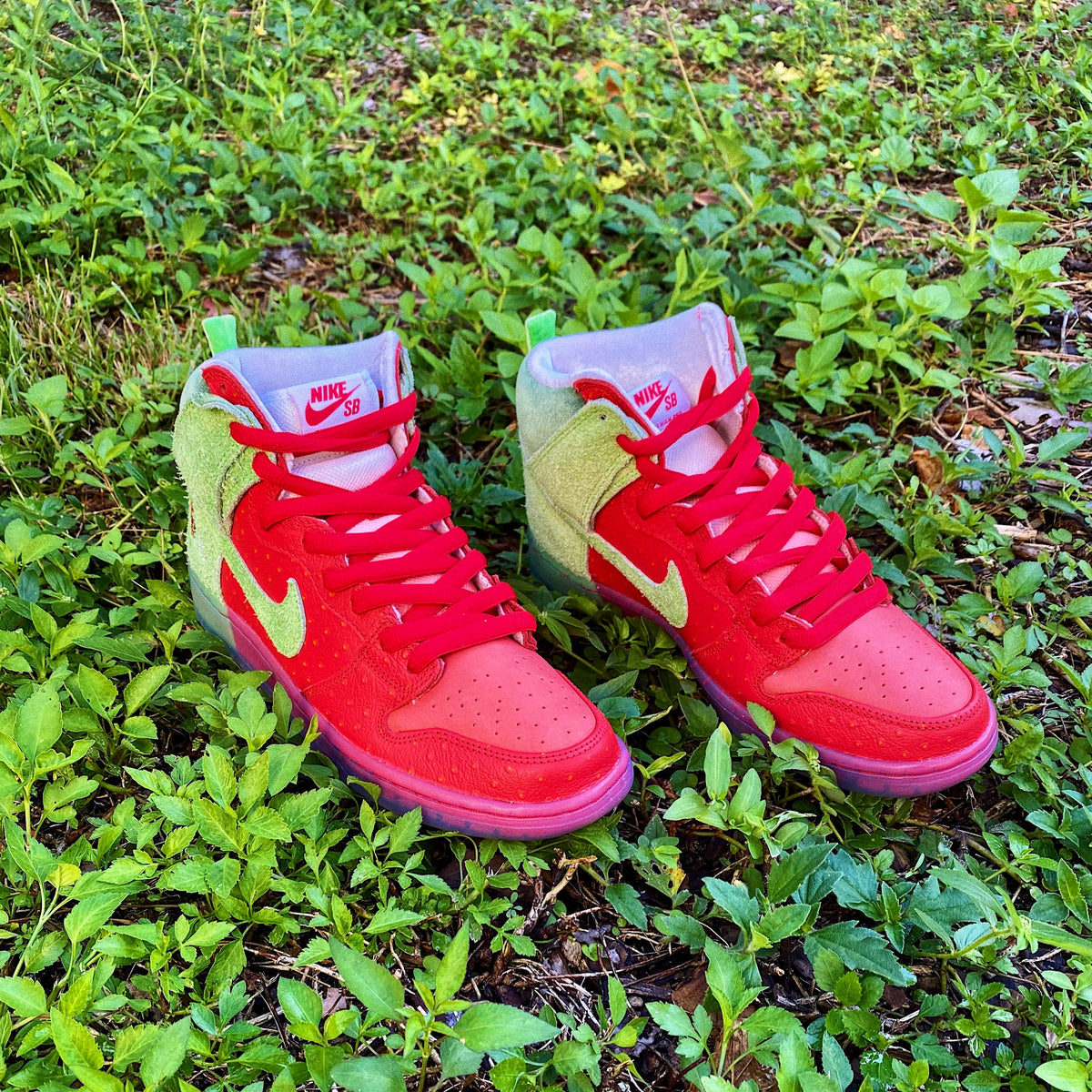 Nike Sb Dunk High “Strawberry Cough” Raffle *cough* *cough*